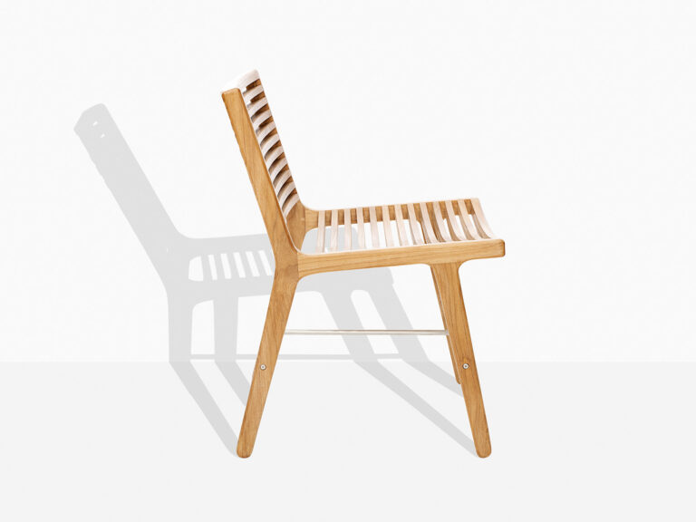 Lounge havestol. Flot og elegant lounge stol i dansk design. I kerne teak.